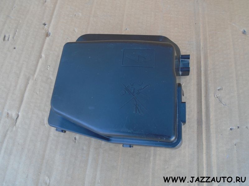 Крышка блока предохранителей моторного отсека: Крышка блока ...