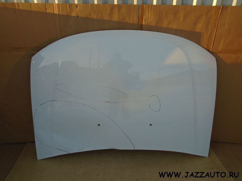 Капот: Капот б/у Renault Duster (651000987R / 65 10 009 87R)